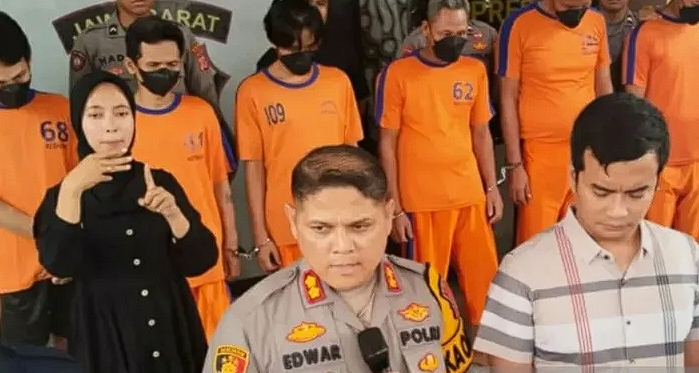 Polres Karawang Ungkap Kasus Penipuan Modus Uang Palsu, Enam Pelaku Ditangkap – Tribratanews ...