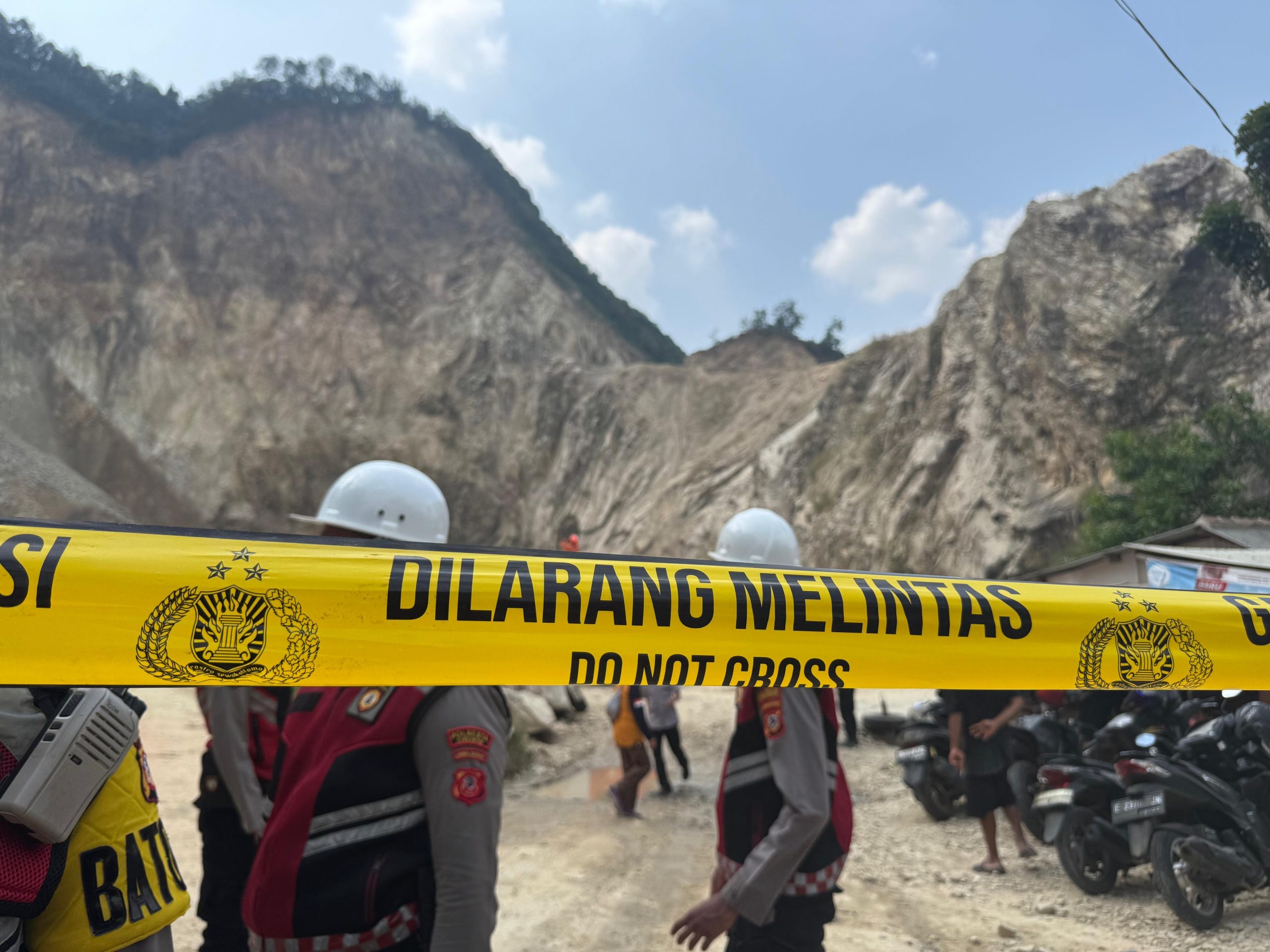 Pemprov Jabar Cabut Izin Tambang Gunung Kuda, Polisi Pasang Police Line di TKP – Tribratanews ...